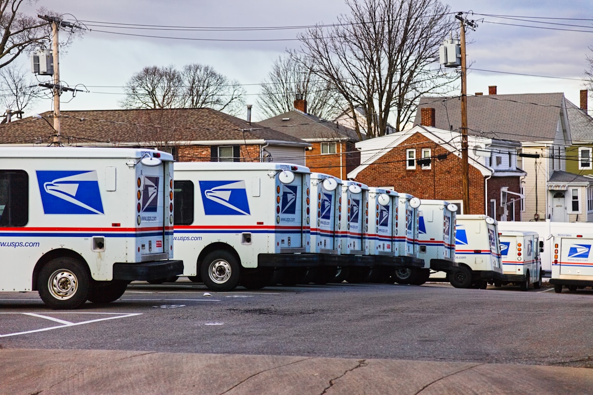 USPS risks $6B Amazon deal by opening network to rivals